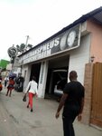 Recauchutagem (Luanda Province, Municipality of Luanda, Samba Pequena), jant ve lastikçiler  Loanda'dan