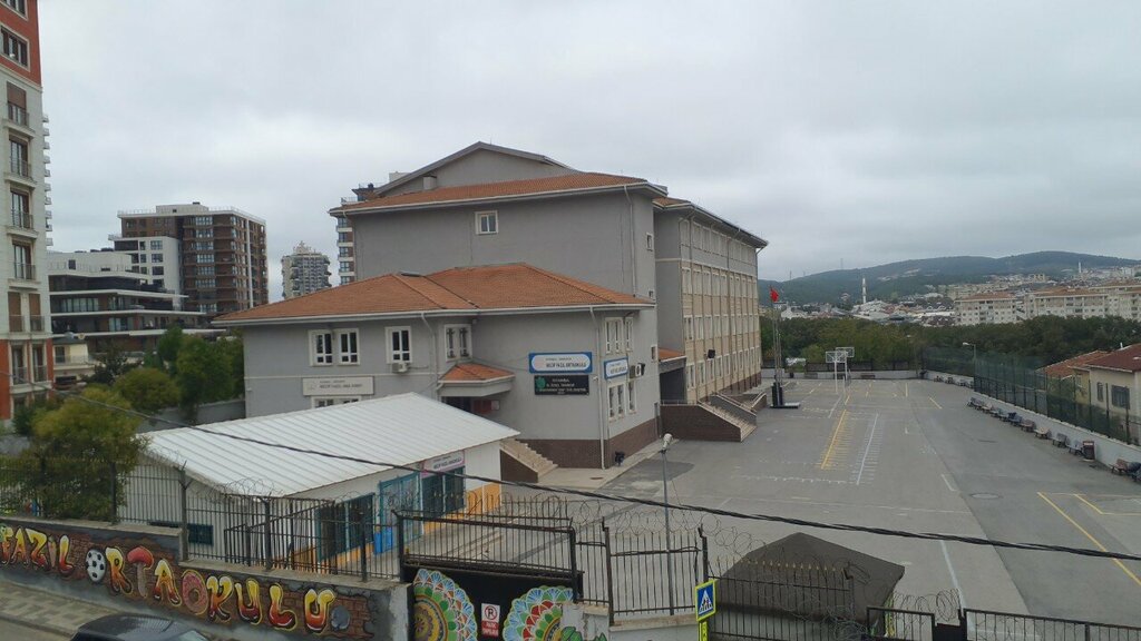 Ortaokul Necip Fazıl Ortaokulu, İstanbul, foto