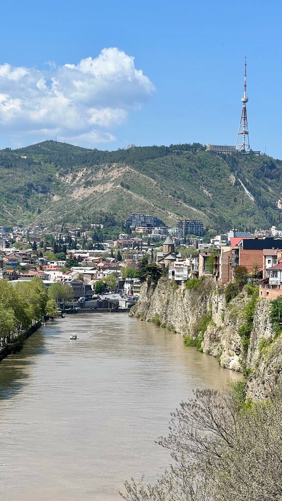 Turistik yerler Tbilisi TV Broadcasting Tower, Tiflis, foto
