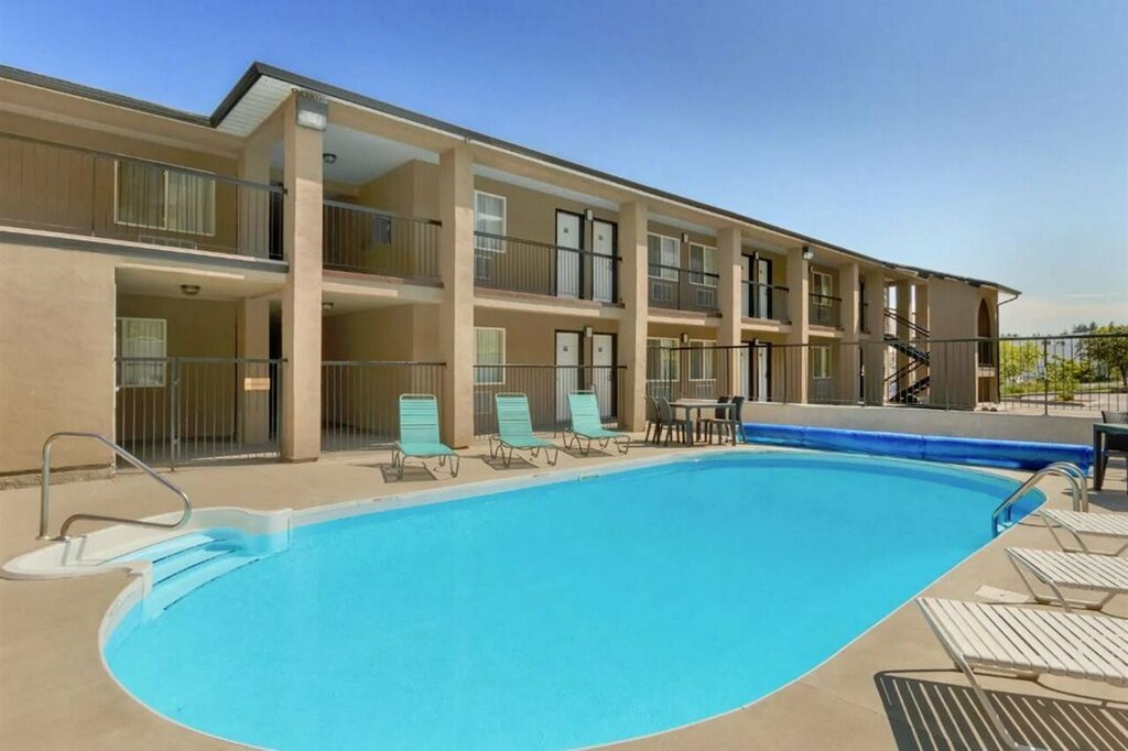 Otel Travelodge by Wyndham Kamloops Mountview, Kamloops, foto