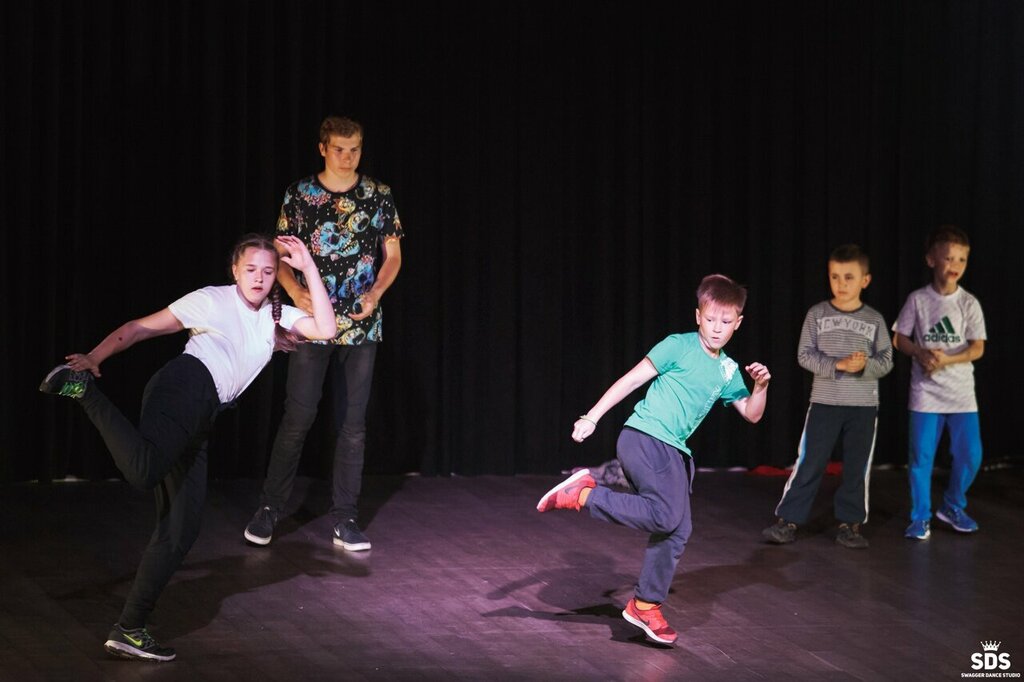 Dans okulları Shkola Breyk Dansa Magic Elements, Saint‑Petersburg, foto