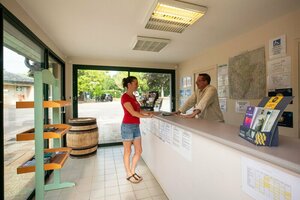 Camping de Santenay (Bourgogne-Franche-Comté, Côte-d'Or, Arrondissement de Beaune, Santenay, Avenue des Sources), otel