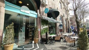 Garun (Tumanyan Street No:40, Yerevan), kafe  Erivan'dan