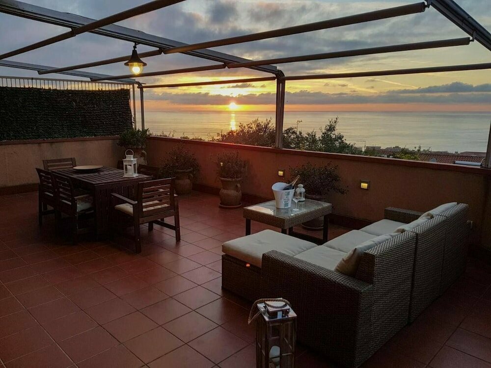 Kısa süreli konaklama Spacious 4 Bedroom Apartment With Terrace And View, Cefalù, foto