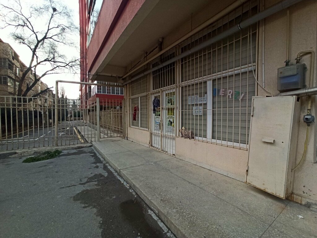 Kıyafet tamiri Dərzi, Bakü, foto