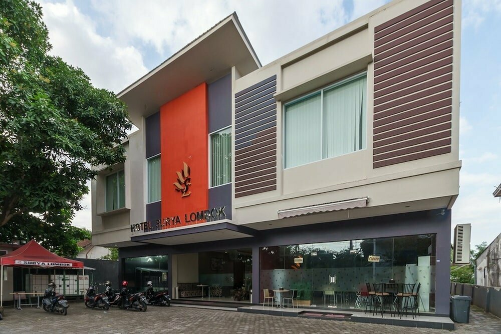 Otel RedDoorz Plus near Sangkareang Park, Mataram, foto