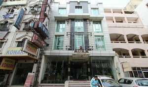 Aura (31, Arakashan Road,Paharganj,New Delhi 110055,), otel  Delhi'den