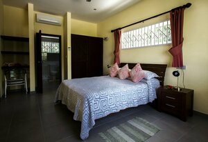 Surfers Self-Catering Chalets (Anse Etoile), otel  Dünya'dan