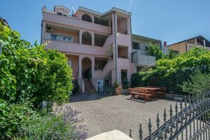 Marinka - With Backyard - A2 (Zadar), otel  Zadar'dan