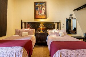 Hotel Mansion Iturbe (Mexico, Ecatepec de Morelos, Calle Portal), otel  Patzcuaro'dan