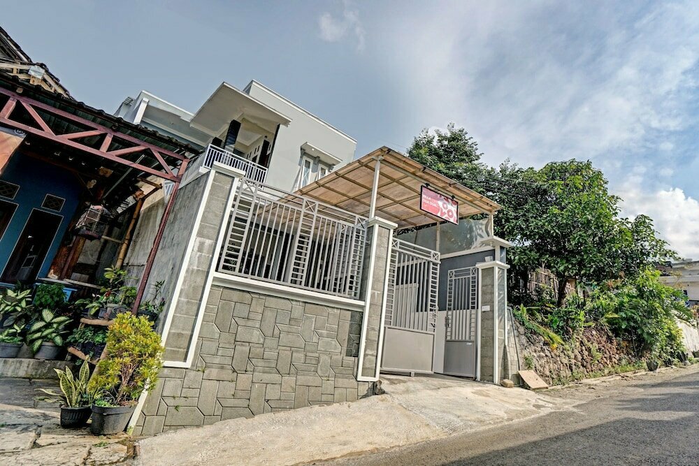 Otel Oyo 90472 Villa Dua Dua, , foto