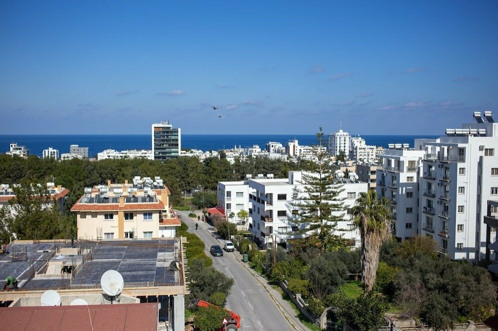 Otel Immaculate 2-bed Penthouse in Kyrenia, Dünya, foto