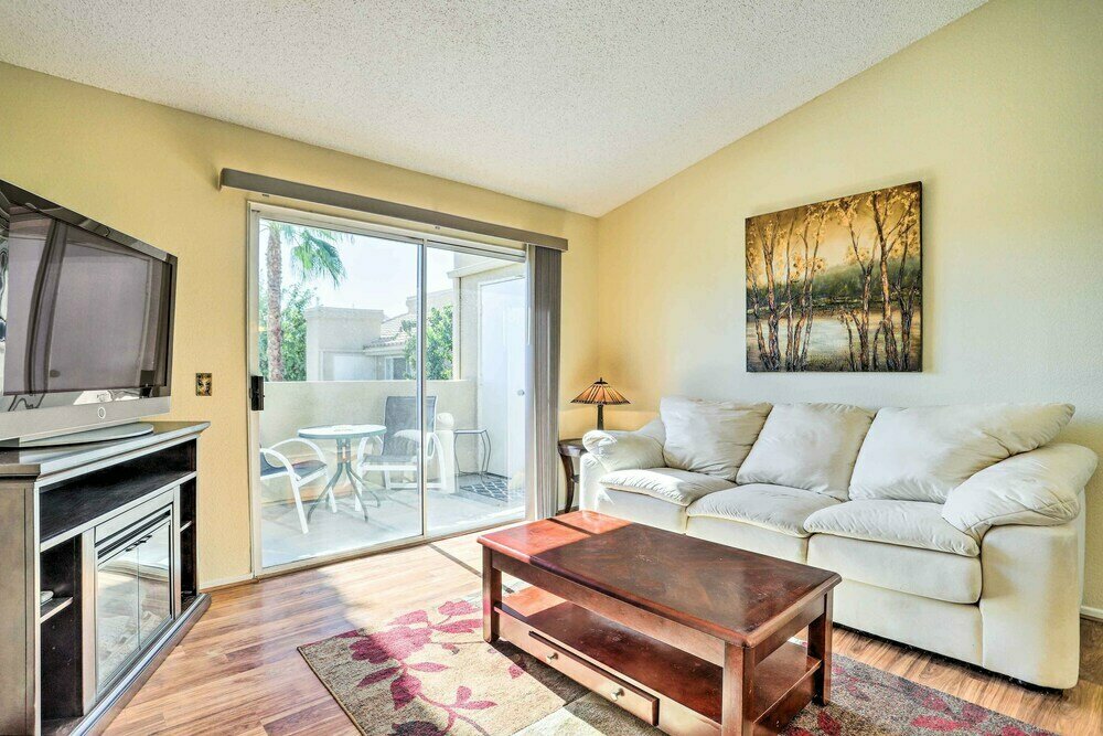Otel Sunny Palm Desert Condo w Outdoor Pool + SPA, Palm Desert, foto