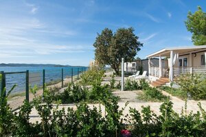 Mobile Home Frangipani 1 (Zadar County, Biograd Na Moru), otel  Zadar Bölgesi'nden