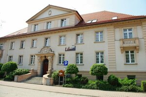 Hotel Libero (Lower Silesian Voivodeship, Powiat Wrocławski, Siechnice, Zacharzyce, ulica Kościuszki, 2), otel  Milicz'ten