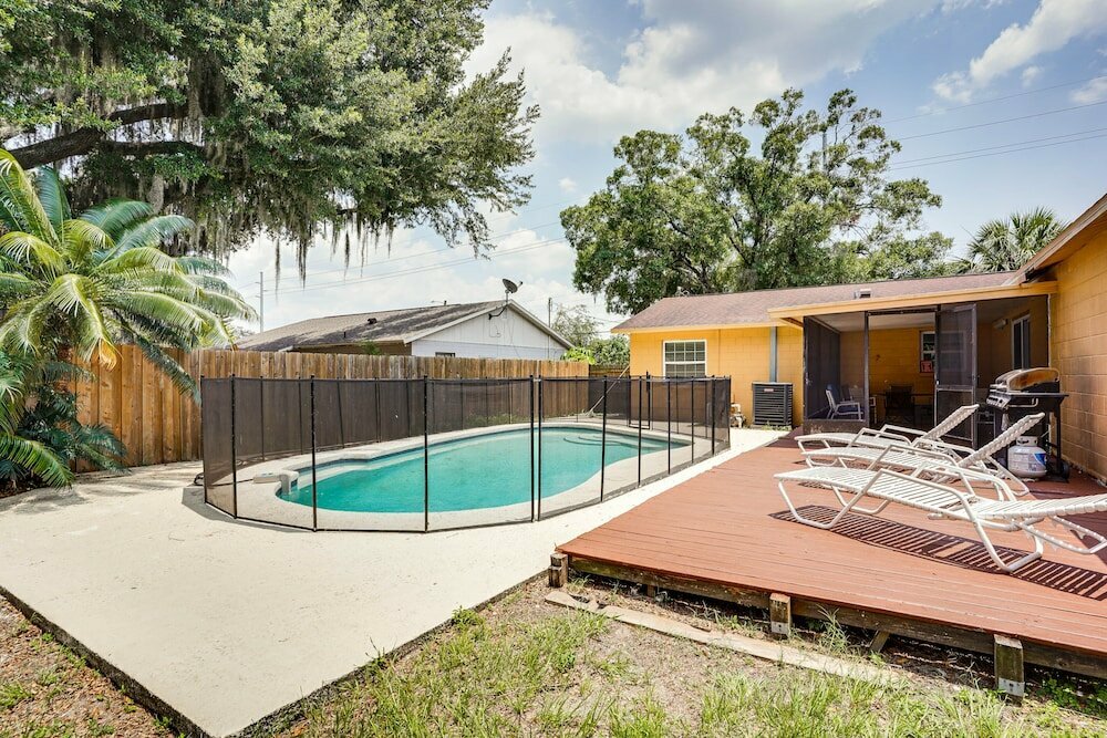 Otel Pet-friendly Florida Escape w Pool, Deck & Grill!, Tampa, foto