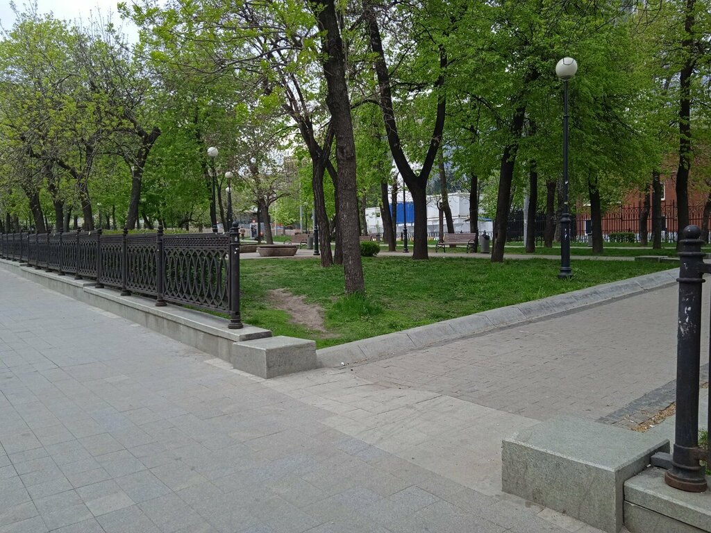 Meydan Verkhny Syromyatnichesky Public Garden, Moskova, foto