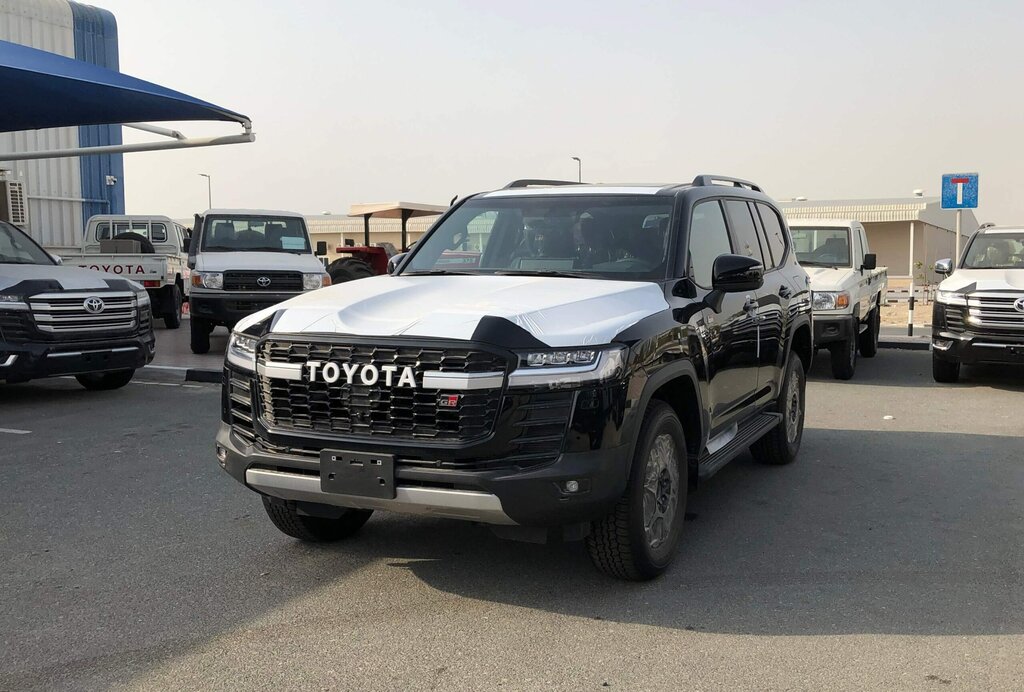 Otomobil satış galerileri Monstro Hard, Dubai, foto