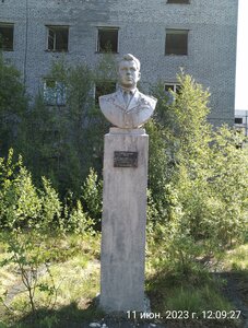 Г.С. Шонин (Pechengskaya ulitsa No:42, naselyonny punkt Korzunovo), anıt, heykel  Murmanskaya oblastından