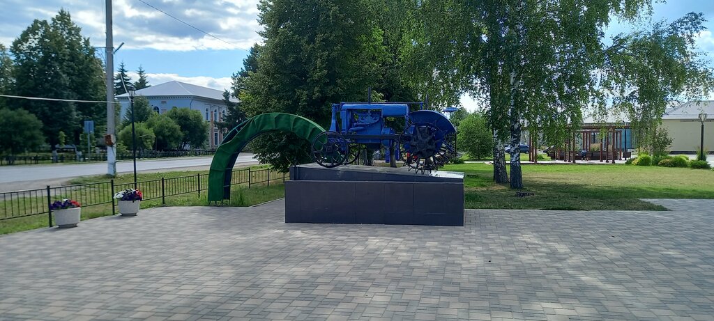Teknoloji anıtı Трактор, Ulyanovskaya oblastı, foto