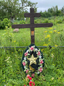 Могила бойца Красной Армии 1944 года (Leningrad Region, Lomonosovskiy District, Ropshinskoye selskoye poseleniye, derevnya Mikhaylovskaya), anıt, heykel  Saint‑Petersburg ve Leningradskaya oblastından