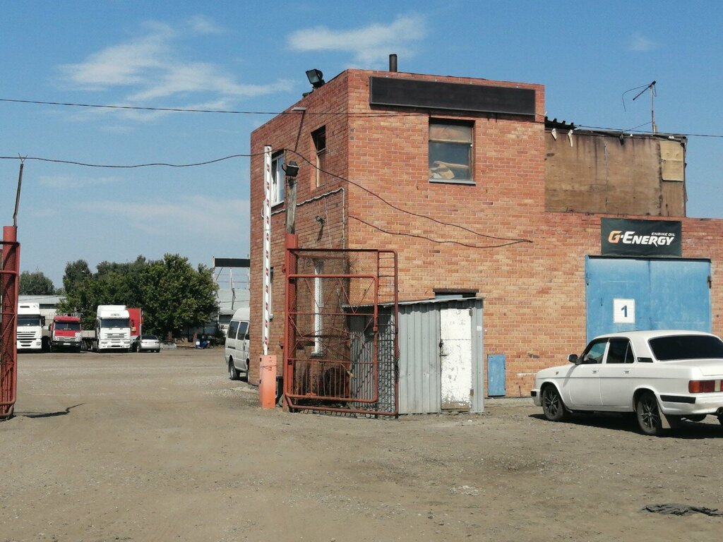 Geçiş noktaları, güvenlik kontrol alanı Parking lot, Omsk, foto