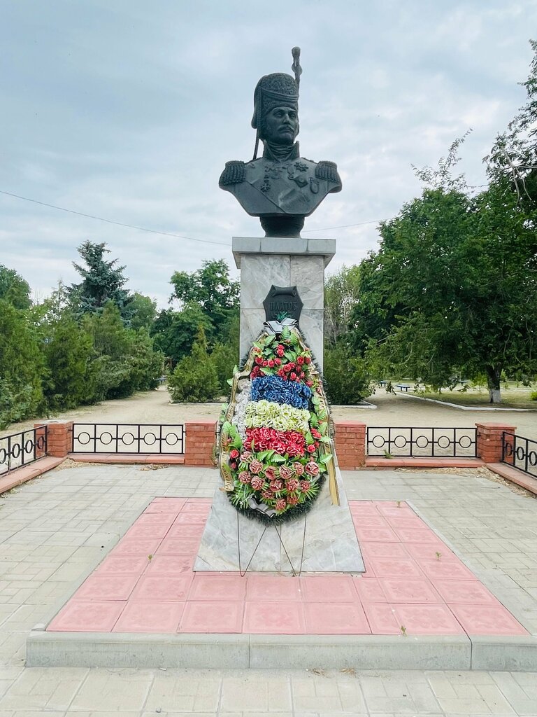 Anıt, heykel М.И. Платов, Kamensk‑Şahtinski, foto
