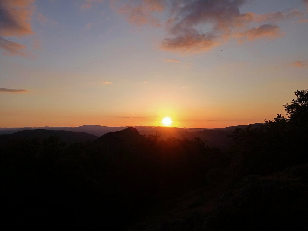 Dağ zirvesi Гора Кара-Оба 670 метров, Kırım Cumhuriyeti, foto