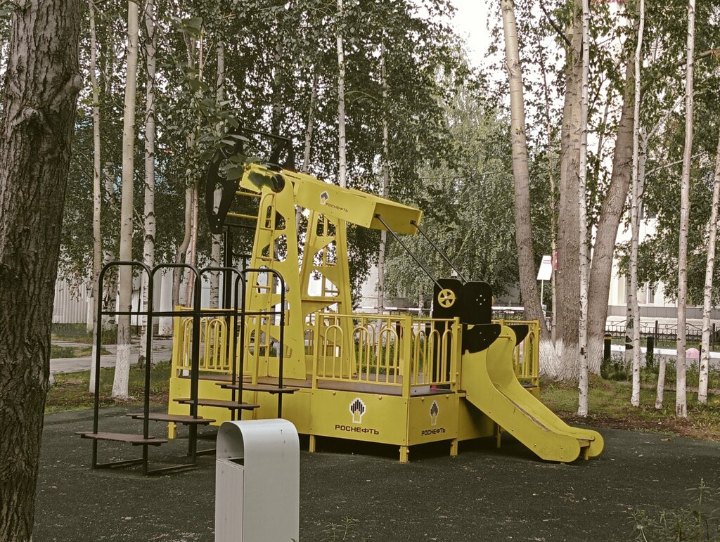 Kültür ve eğlence parkları сквер Героев Самотлора, Nijnevartovsk, foto