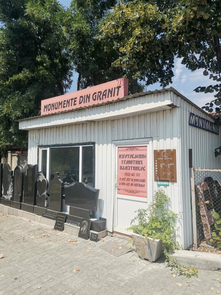 Heykel ve mezarlık taşı üreticileri Gabbro-Group, Kişinev, foto
