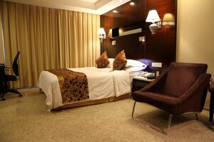 The Center Hotel Yantai (Shandong Province, Yantai District, Zhifu District), otel  Yantai'den