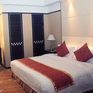Howard Johnson Pearl Plaza Wuhan (182 Yanjiang Ave), otel  Wuhan'dan
