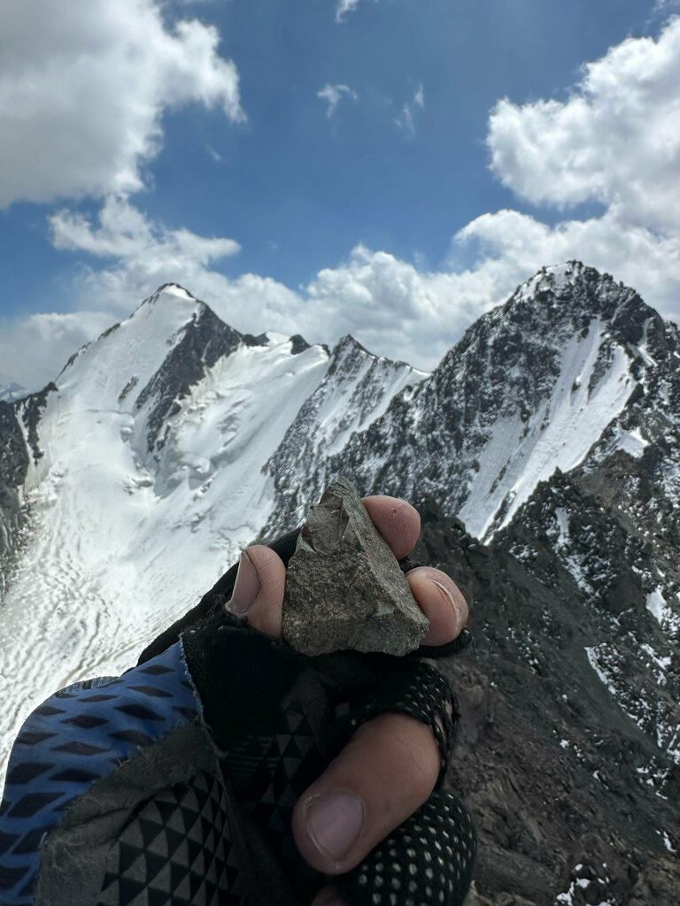 Dağ zirvesi Пик Чёртов Палец 4409 метров, Çuy ili, foto