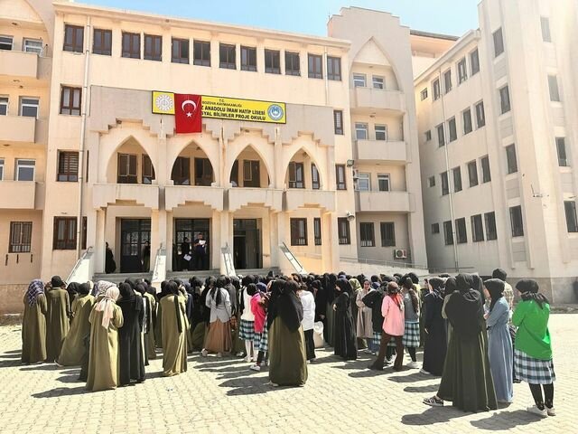 Lise Bozova Kız Anadolu İmam Hatip Lisesi, Bozova, foto