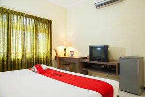 RedDoorz near Gubeng Station (East Java, Surabaya City, Сity of Surabaya, Jalan Jawa), otel  Surabaya'dan