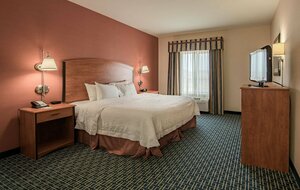 Hampton Inn & Suites Ridgecrest (California, San Bernardino County, Ridgecrest), otel  Ridgecrest'ten