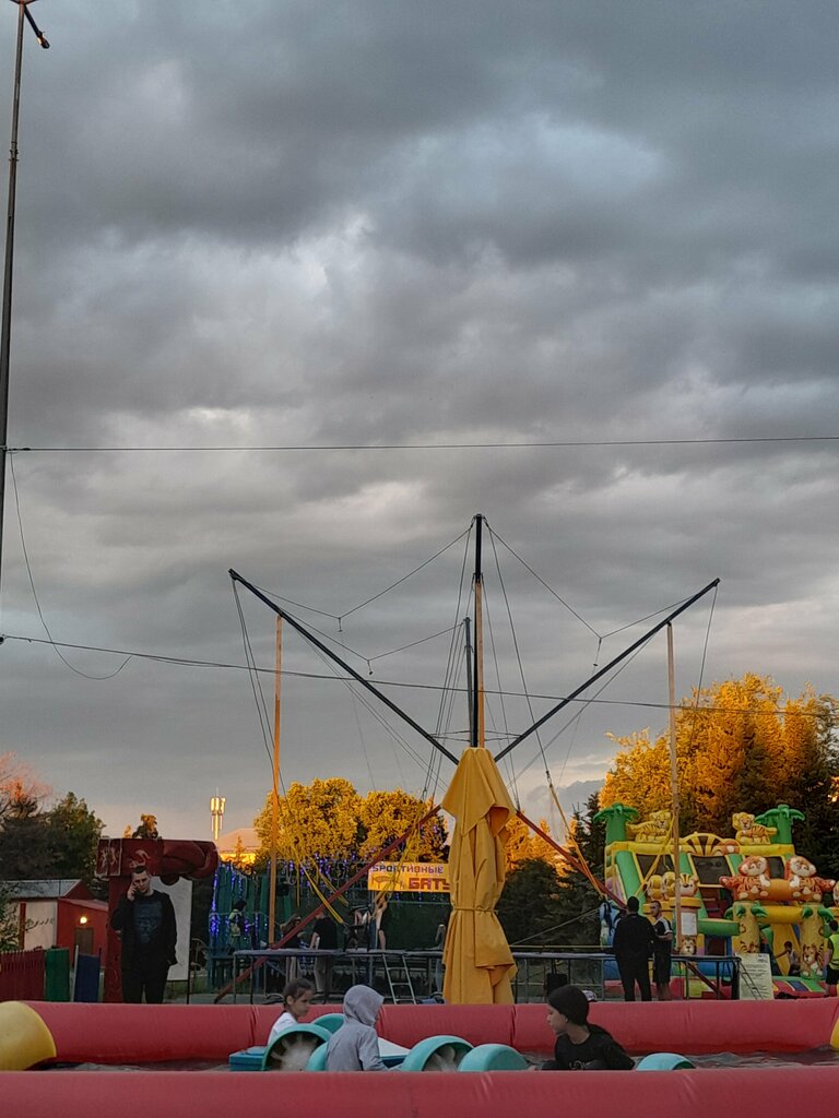 Lunapark Amusement park, Buguruslan, foto