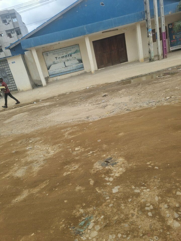 Protestan kilisesi Eglise Foursquare Atci, Abican, foto