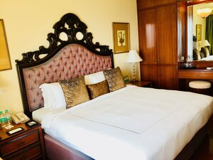 Taj Krishna (State of Telangana, Greater Hyderabad Municipal Corporation, Hyderabad, Line 1, Irrum Manzil Metro station), otel  Haydarabat'tan