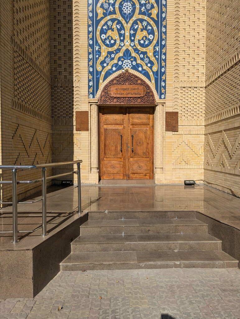 Müzeler ve sanat galerileri Zanaatkarlar ve Turizm Merkezi, Taraz, foto