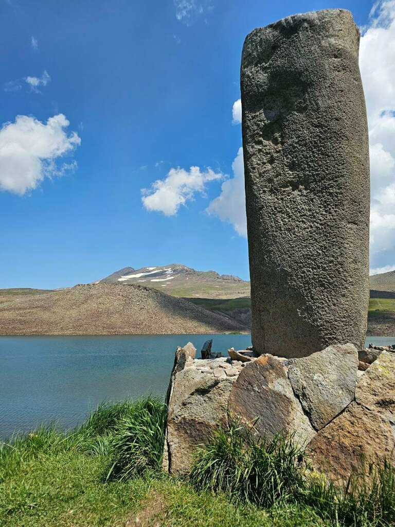 Dağ zirvesi Surb lich, Aragatsotn, foto