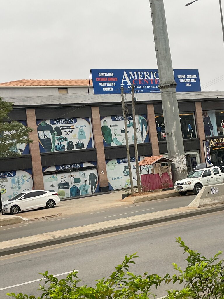 Giyim mağazası American Center Outlet, Loanda, foto