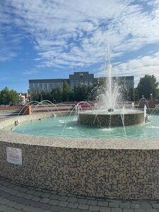 Fountain (Khanty-Mansi Autonomous Area, Surgut, ploshchad Sovetov), çeşme  Surgut'tan