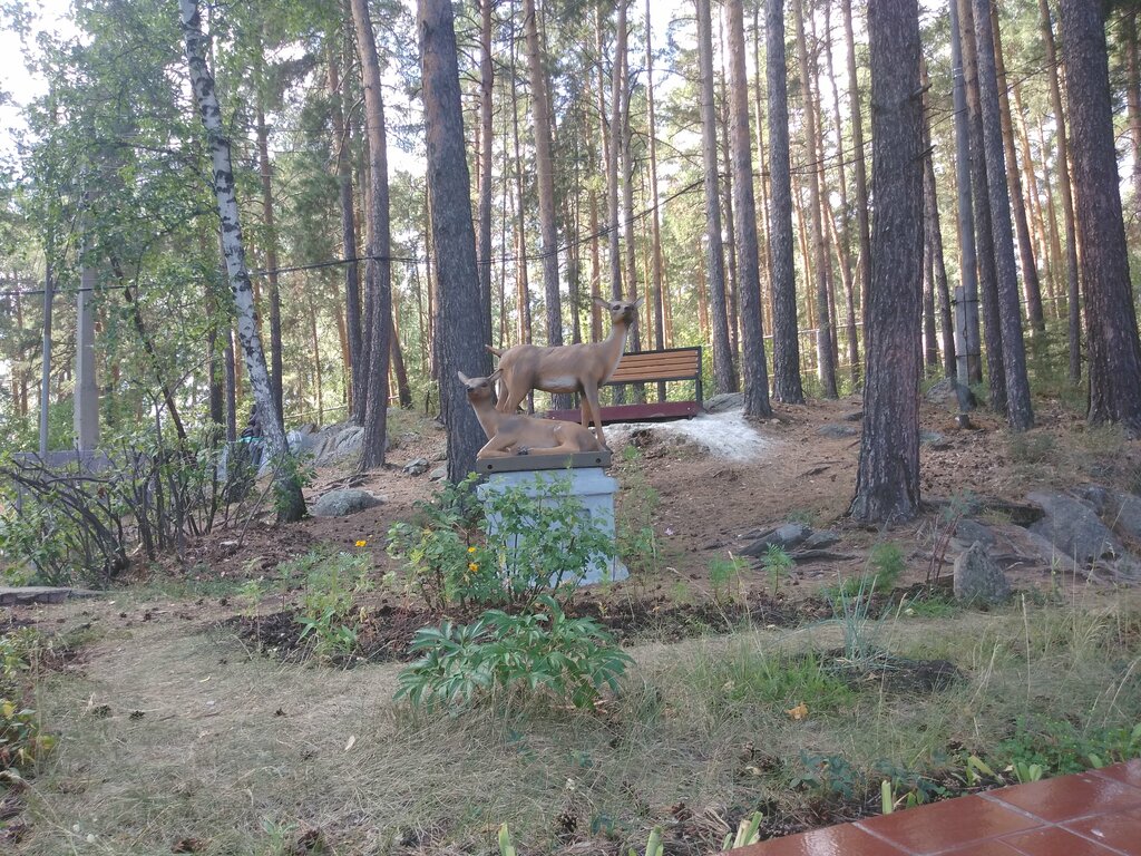 Park, sokak heykeli Оленята, Çebarkul, foto