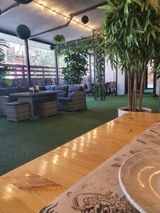 Golden Mangal (Krasnaya Naberezhnaya Street No:79А/4), kafe  Astrahan'dan