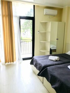Hotel Gurya (Chavchavadze Street No:24, Kobuleti), otel  Kabuletti'den