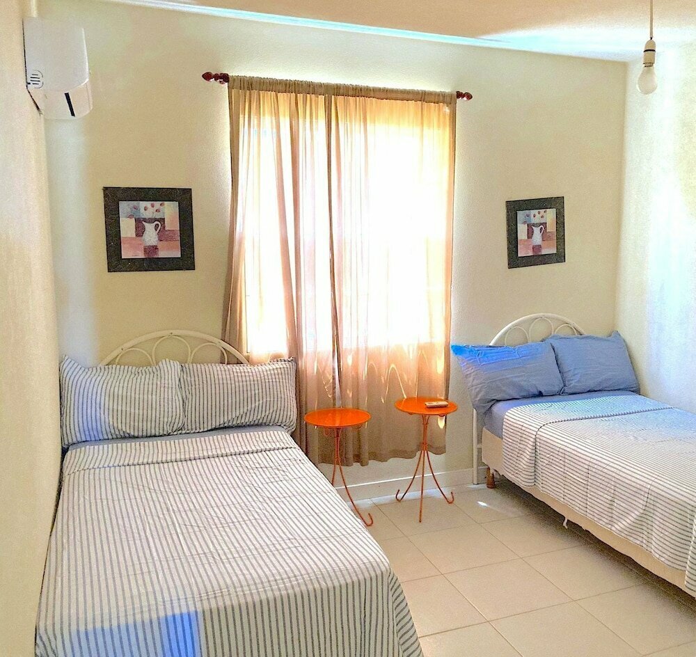 Otel Hilltop Apartments, Dünya, foto