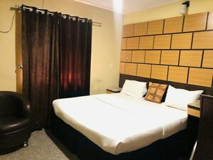 Elicris Place (Church Street No:17), otel  Lagos'tan