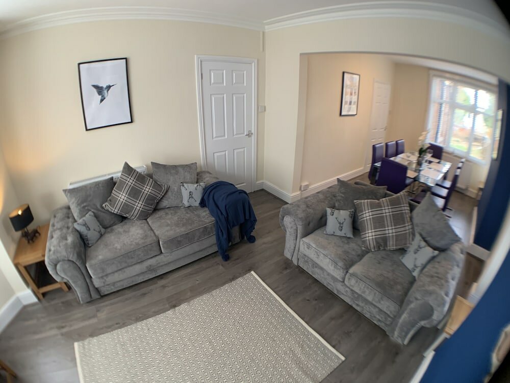 Otel Whitworth Lodge. Sleeps 6 in 3 rooms netflix Wifi, Northampton, foto