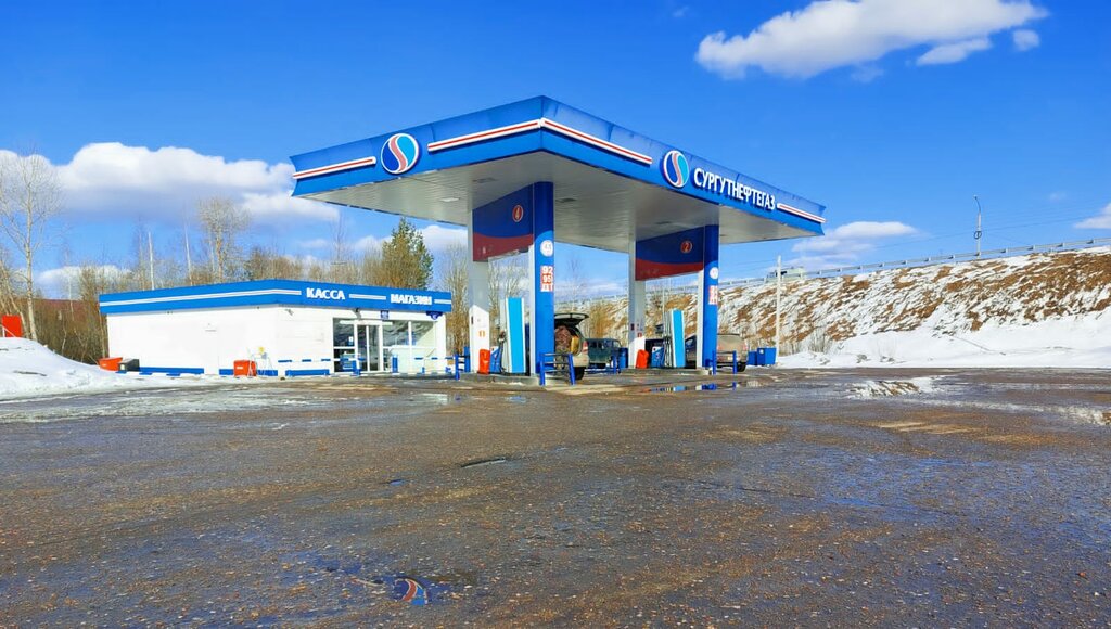 Benzin istasyonu Surgutneftegas, Udomlya, foto